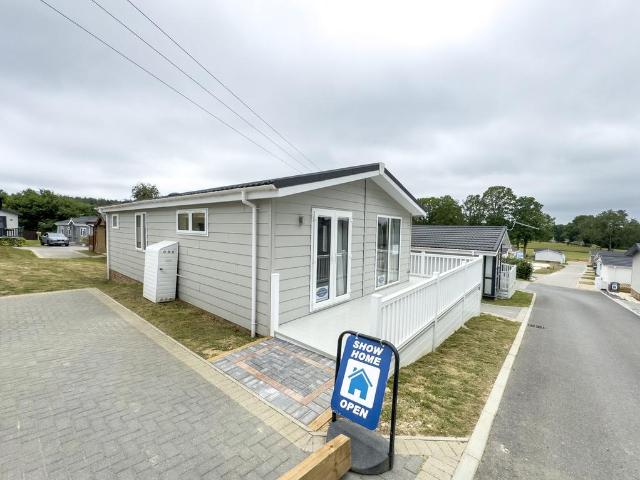 2 bedroom lodge for sale