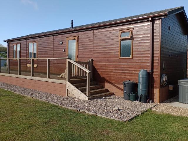 2 bedroom lodge for sale