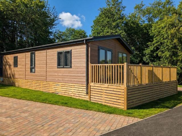 2 bedroom lodge for sale