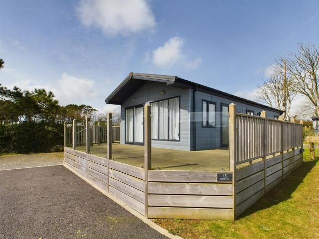 2 bedroom lodge for sale