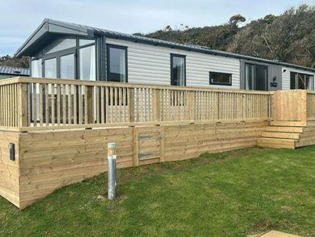 2 bedroom lodge for sale