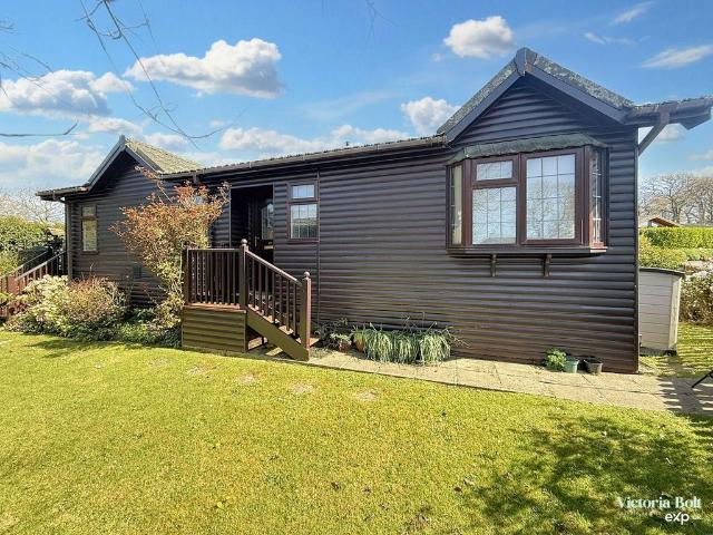 2 bedroom lodge for sale