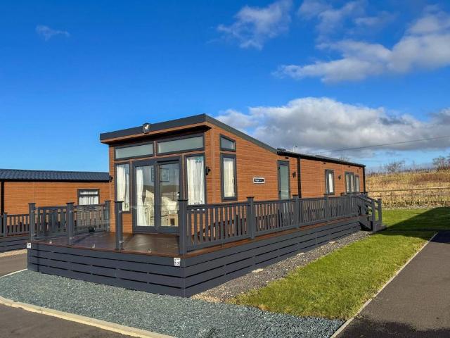 2 bedroom lodge for sale