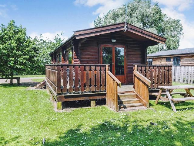 2 bedroom lodge for sale