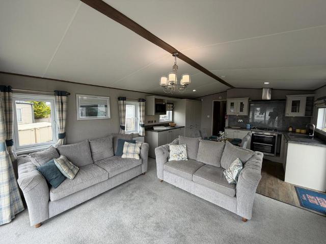 2 bedroom lodge for sale