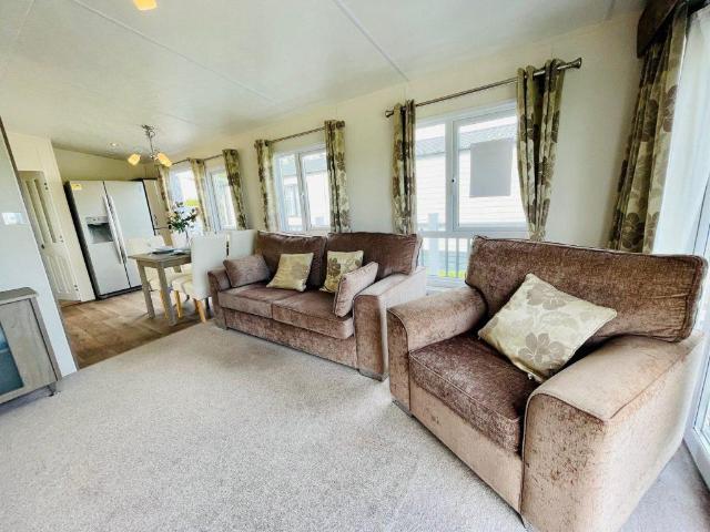 2 bedroom lodge for sale
