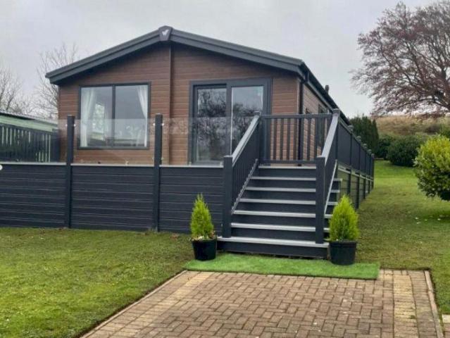 2 bedroom lodge for sale