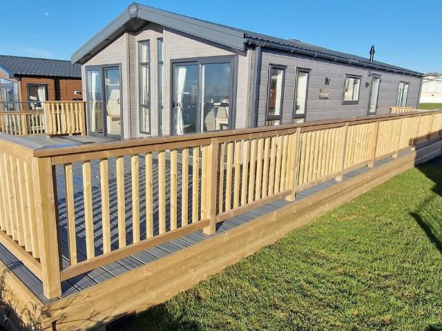 2 bedroom lodge for sale