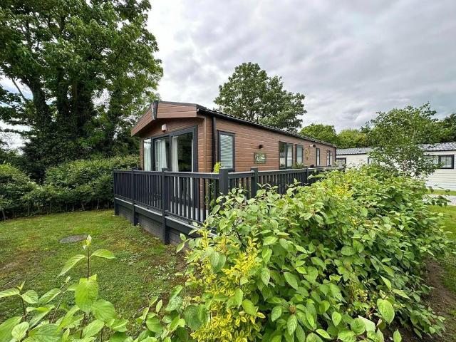 2 bedroom lodge for sale