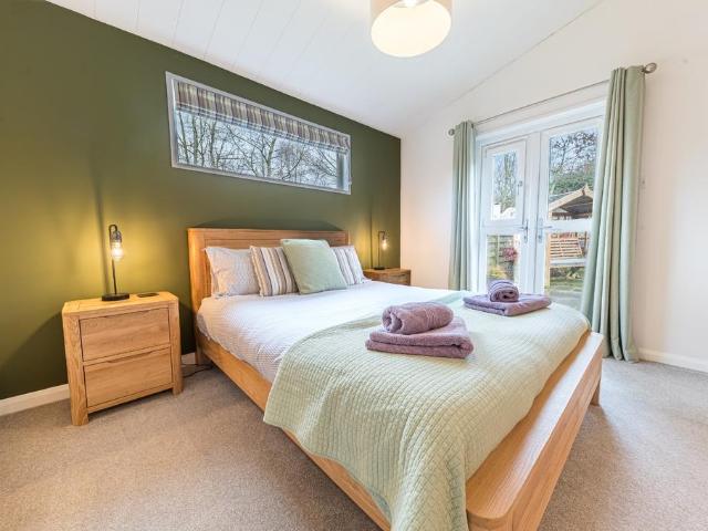 2 bedroom lodge for sale