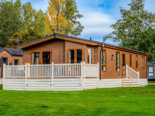 2 bedroom lodge for sale