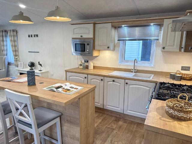 2 bedroom lodge for sale
