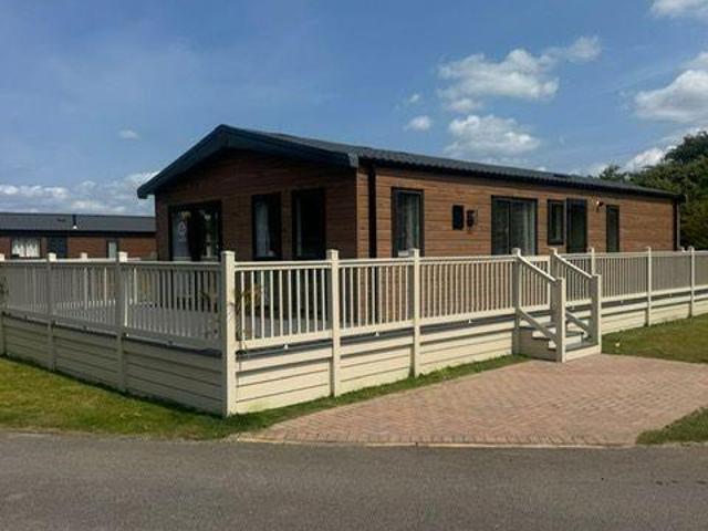 2 bedroom lodge for sale