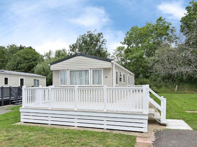 2 bedroom lodge for sale
