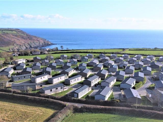 2 bedroom lodge for sale