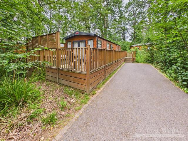 2 bedroom lodge for sale