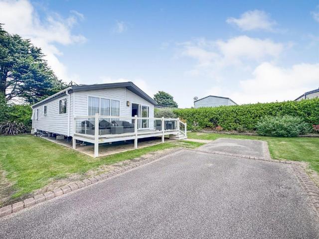 2 bedroom lodge for sale