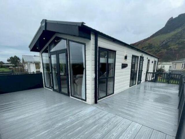 2 Bedroom Lodge For Sale In Beach Road, Aberconwy Park