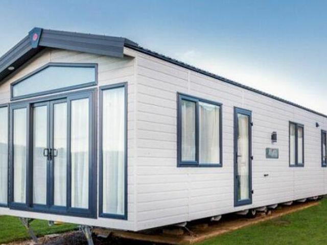 2 Bedroom Lodge For Sale In Beach Road, Aberconwy Park