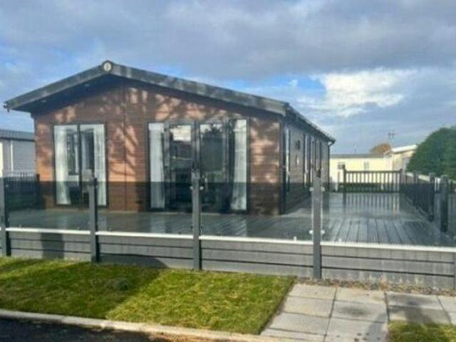 2 Bedroom Lodge For Sale In Dyserth Rd, Rhyl