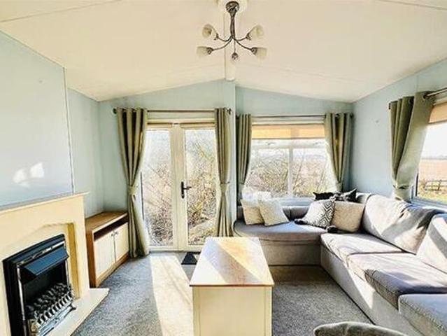 2 Bedroom Lodge For Sale In Fen Lane, Colchester