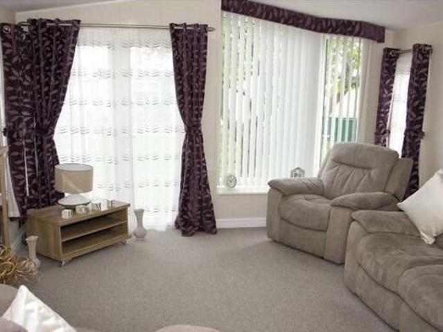 2 Bedroom Lodge For Sale In Fen Lane, Colchester