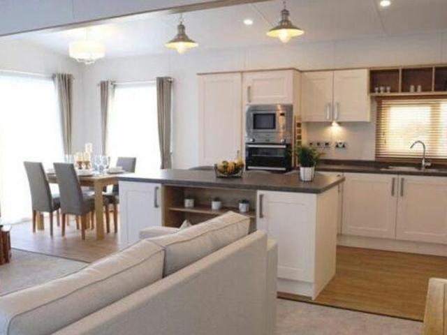 2 Bedroom Lodge For Sale In Killigarth, Looe