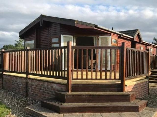 2 bedroom lodge for sale in Heron Lakes Main Street Routh HU17 HU17