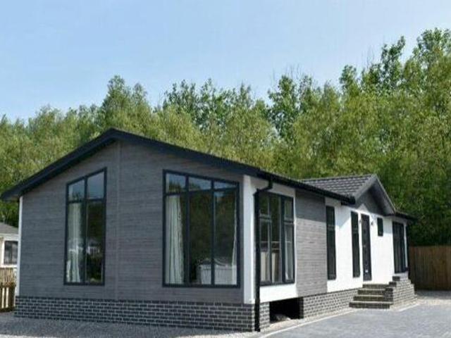2 Bedroom Lodge For Sale In Station Road, Salford Priors