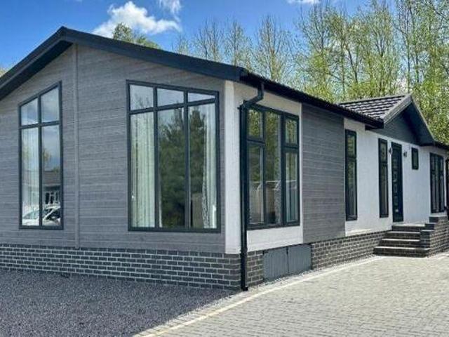 2 Bedroom Lodge For Sale In Station Road, Salford Priors