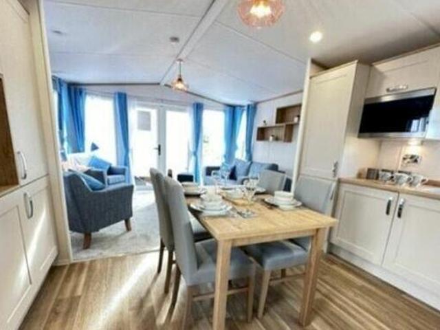 2 Bedroom Lodge For Sale In Warwick Road, Stratford Upon Avon