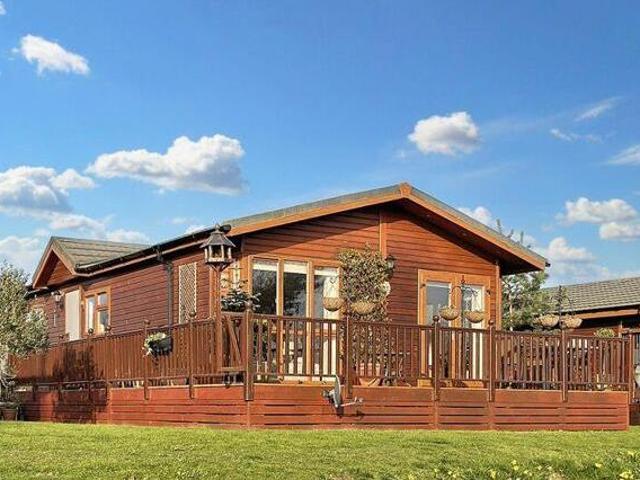 2 Bedroom Lodge For Sale In Weeley