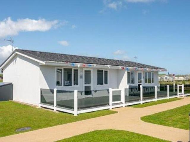 2 Bedroom Lodge For Sale In Wilsthorpe, Bridlington