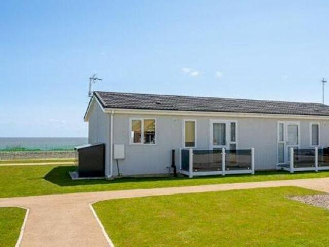 2 Bedroom Lodge For Sale In Wilsthorpe, Bridlington