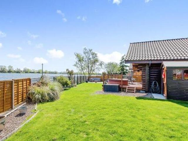 2 Bedroom Lodge For Sale In Tattershall