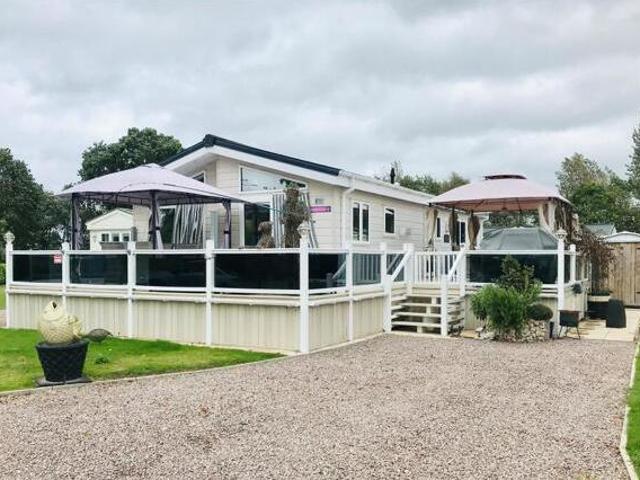 2 Bedroom Lodge For Sale In Tattershall