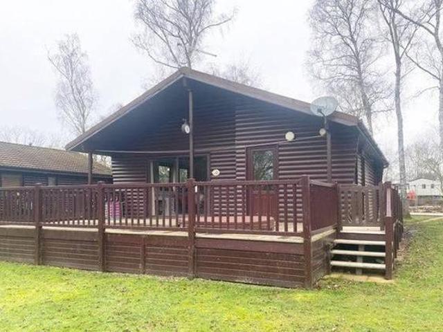 2 bedroom lodge for sale in Tattershall Lakes Tattershall LN4