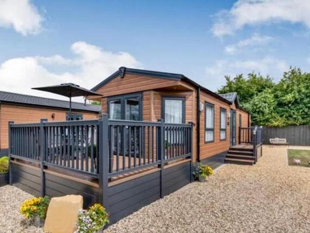 2 Bedroom Lodge For Sale In York