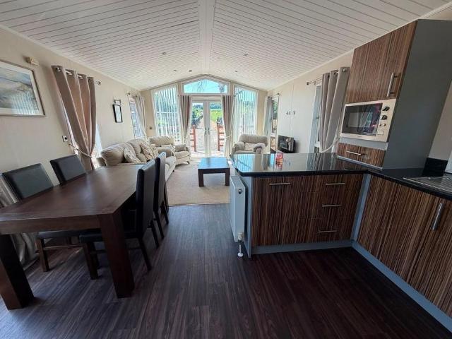 2 bedroom lodge to rent