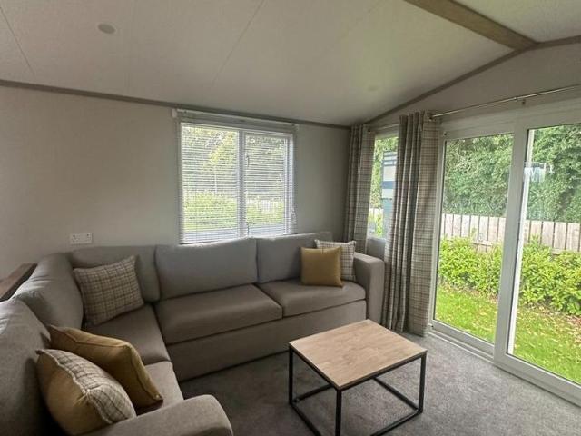 2 bedroom lodge to rent