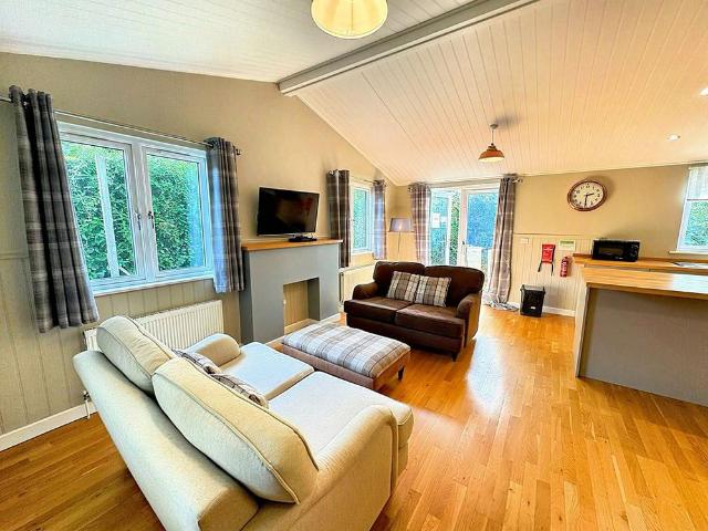 2 bedroom lodge to rent