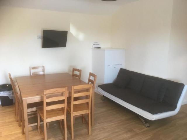 2 bedroom lodge to rent