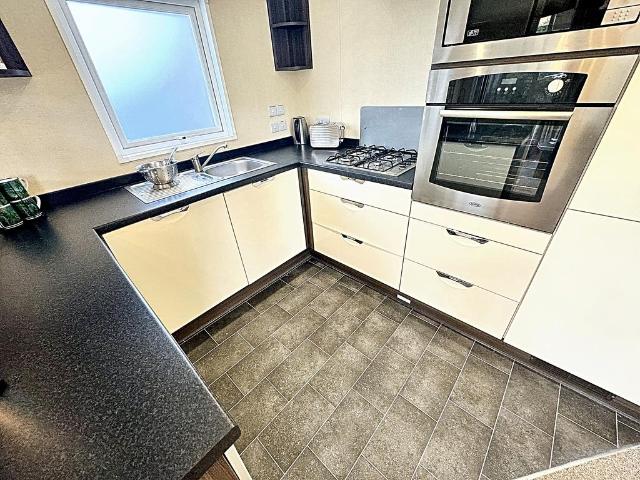 2 bedroom lodge for sale