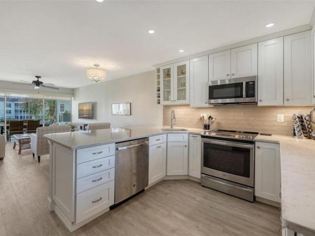 2 bedroom, Longboat Key FL 34228 102398368