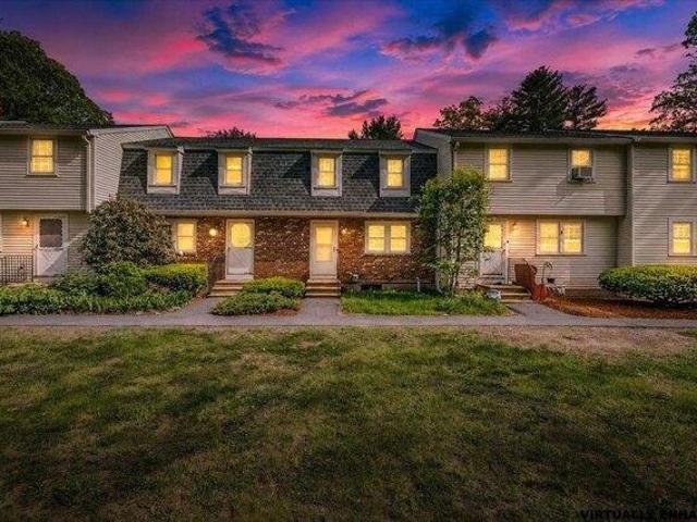 2 bedroom, Londonderry NH 03053 102709239