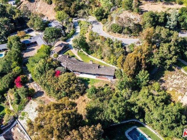 2 bedroom, Los Angeles CA 90049 95997625