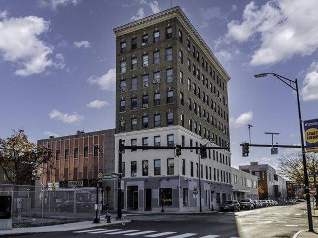 2 bedroom, Lawrence MA 01840 102593799