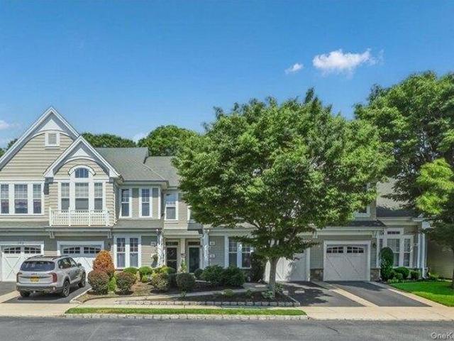 2 bedroom, Lake Grove NY 11755 104899597