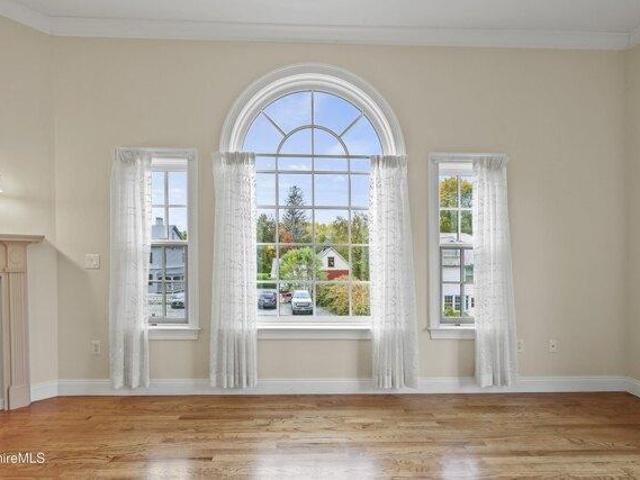2 bedroom, Lenox MA 01240 102592343