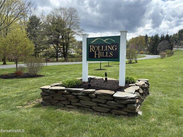 2 bedroom, Lenox MA 01240 102633761